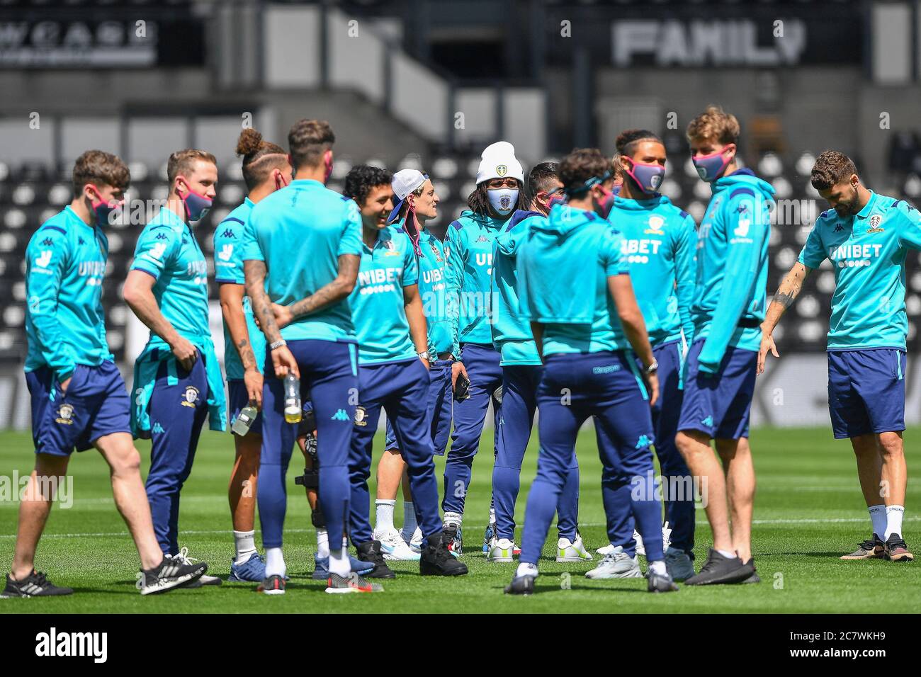 Leeds United players inspect the pitch Stock Photo - Alamy
