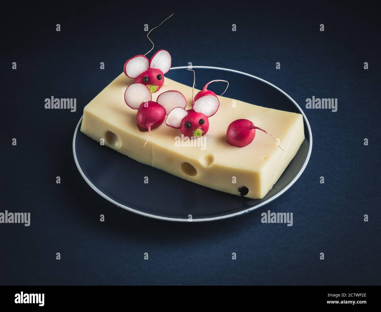 Mouse cheese plate hi-res stock photography and images - Alamy