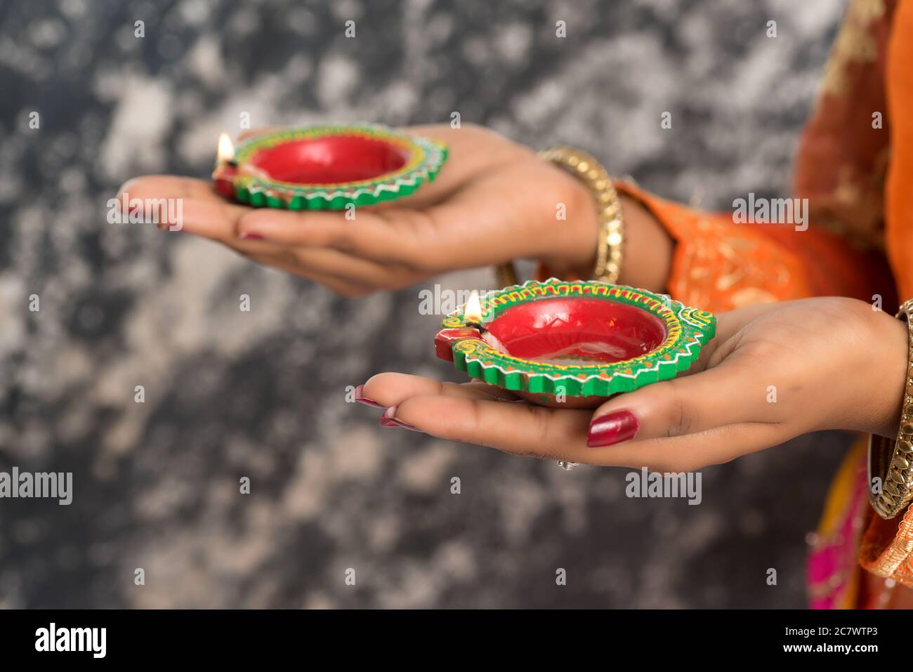 Portrait of a Indian Traditional Girl holding Diya, Girl Celebrating ...