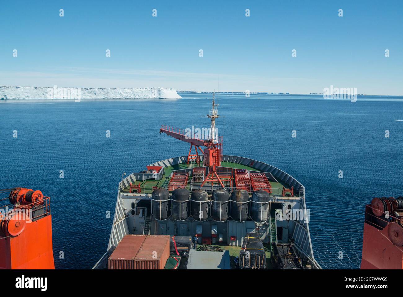 Shipping vessel ice snow hi-res stock photography and images - Alamy