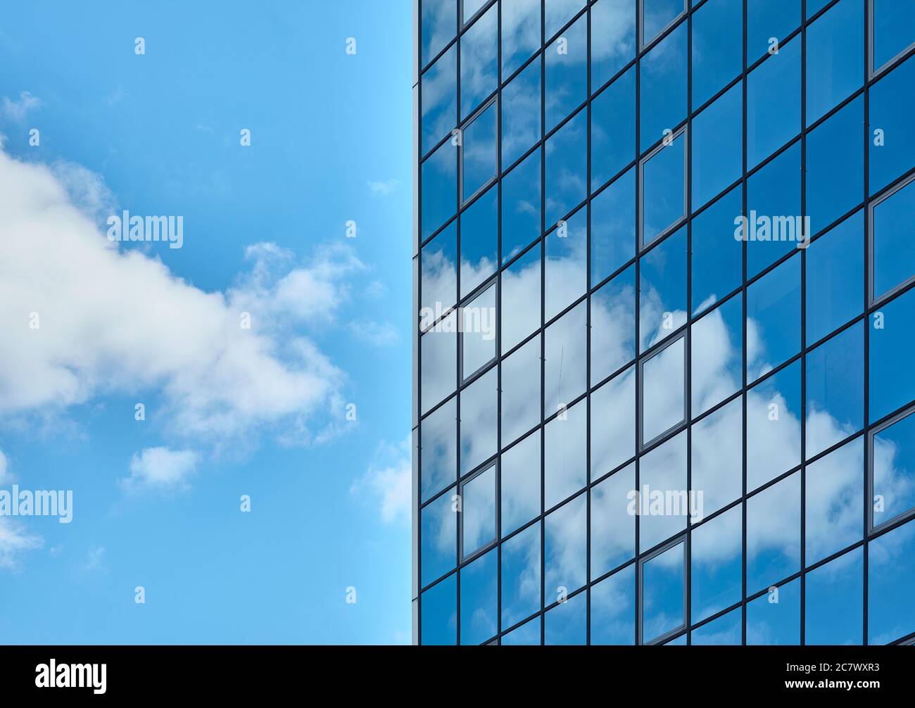 London inmarsat hi-res stock photography and images - Alamy