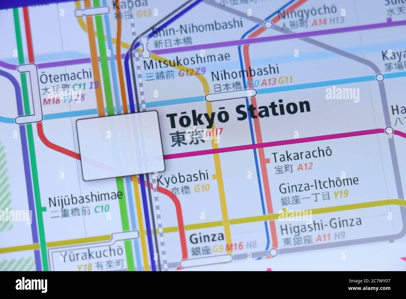 Tokyo Station on Tokyo subway map on smartphone screen Stock Photo - Alamy