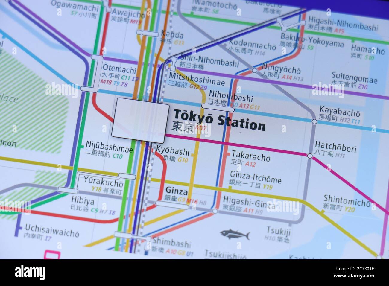 Tokyo Station on Tokyo subway map on smartphone screen Stock Photo - Alamy