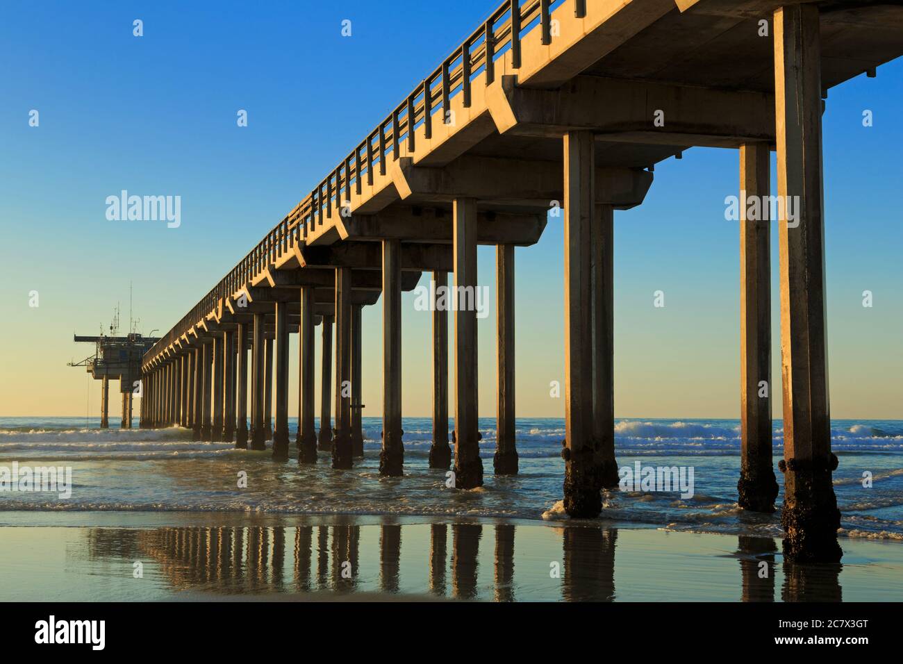 Ellen browning memorial scripps pier hi-res stock photography and ...