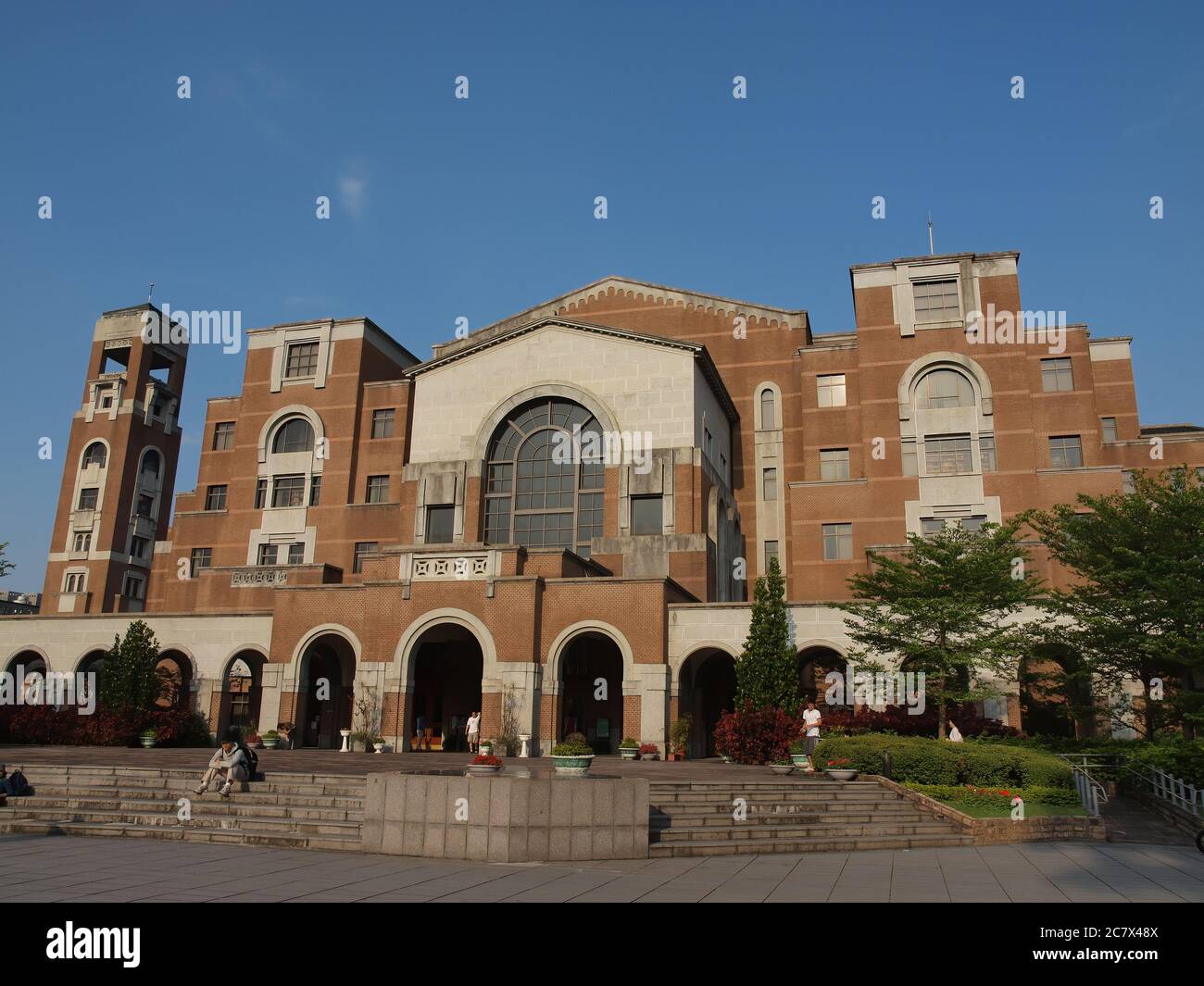 Taipei, APR 8, 2009 - Sunny view of the NTU Main Library Stock Photo ...