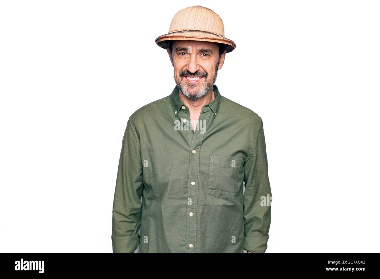 Middle age tourist man on vacation wearing explorer hat over isolated ...