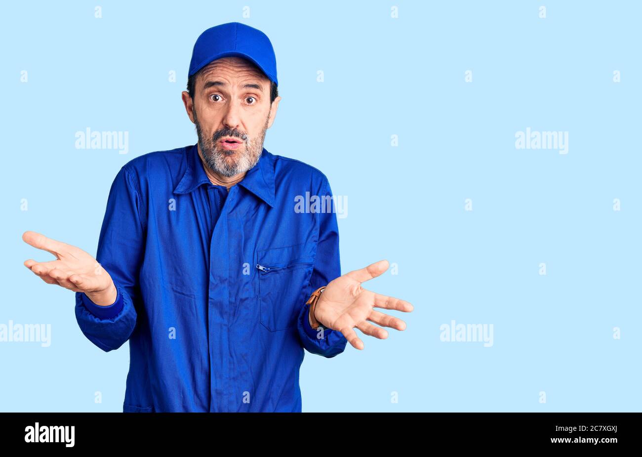 Confused mechanic hi-res stock photography and images - Alamy