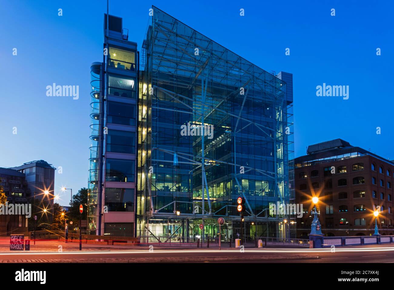 England, London, Tower Hill, St.Katharine's Way, Tower Bridge House ...