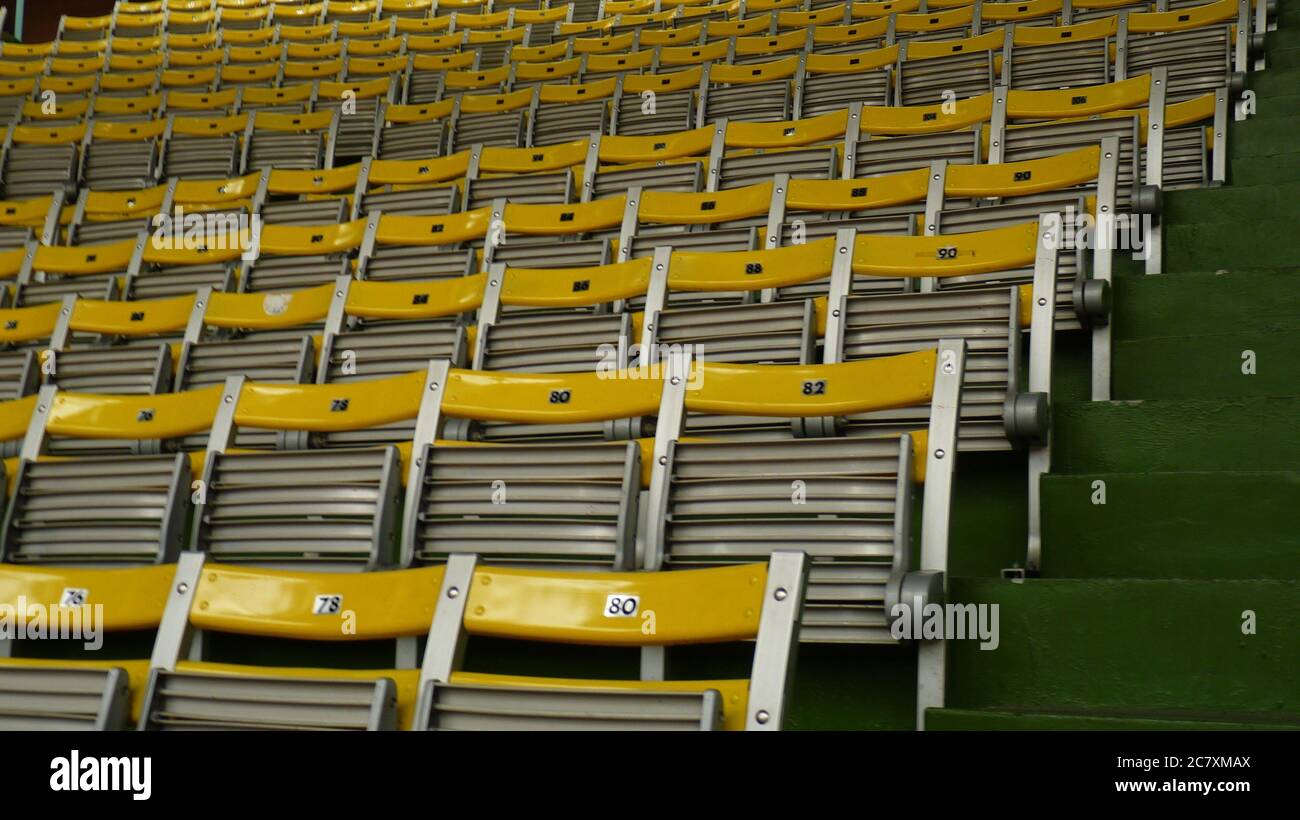 Black stadium seats indoor hi-res stock photography and images - Alamy
