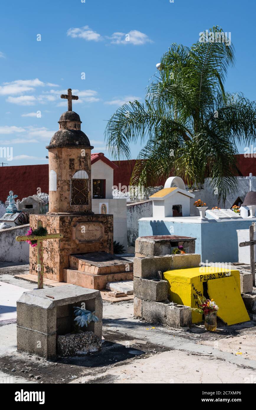 Cross in mexican cemetery hi-res stock photography and images - Alamy