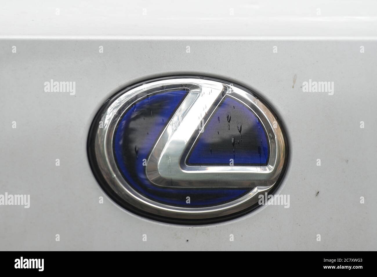 Logo lexus car brand hi-res stock photography and images - Alamy