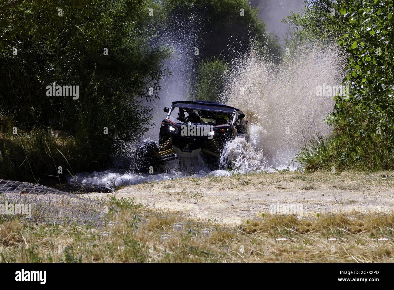 Cruzando el rio Stock Photo - Alamy