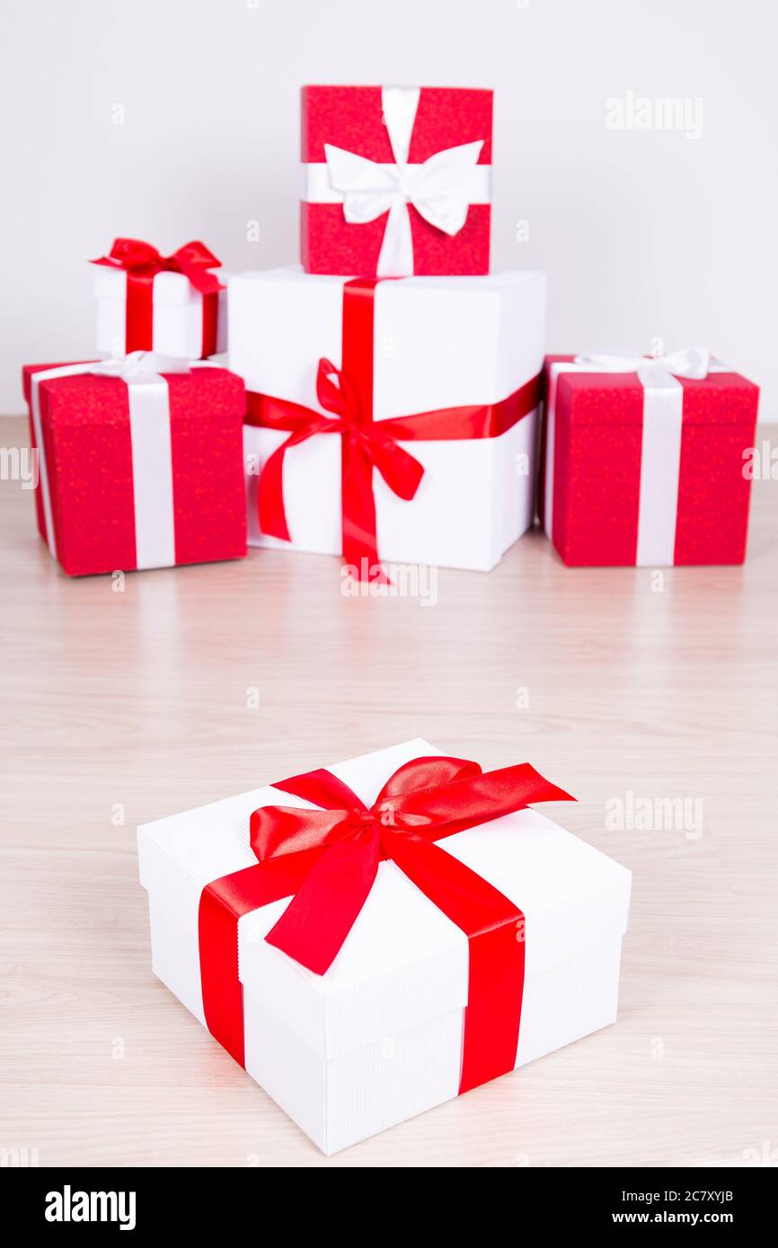 Wrapped gifts piled up hi-res stock photography and images - Alamy