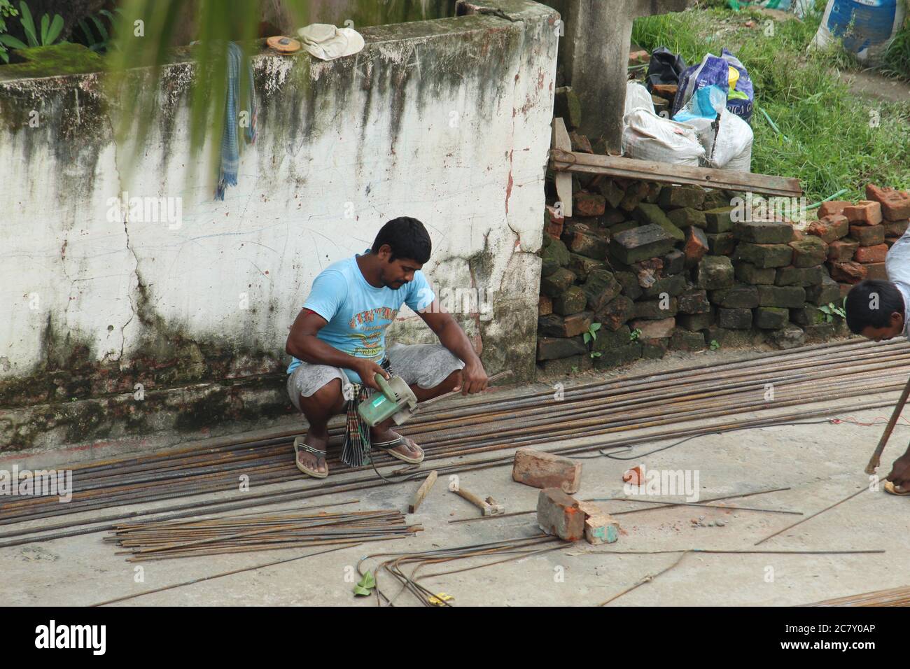 Labours of kolkata hi-res stock photography and images - Alamy