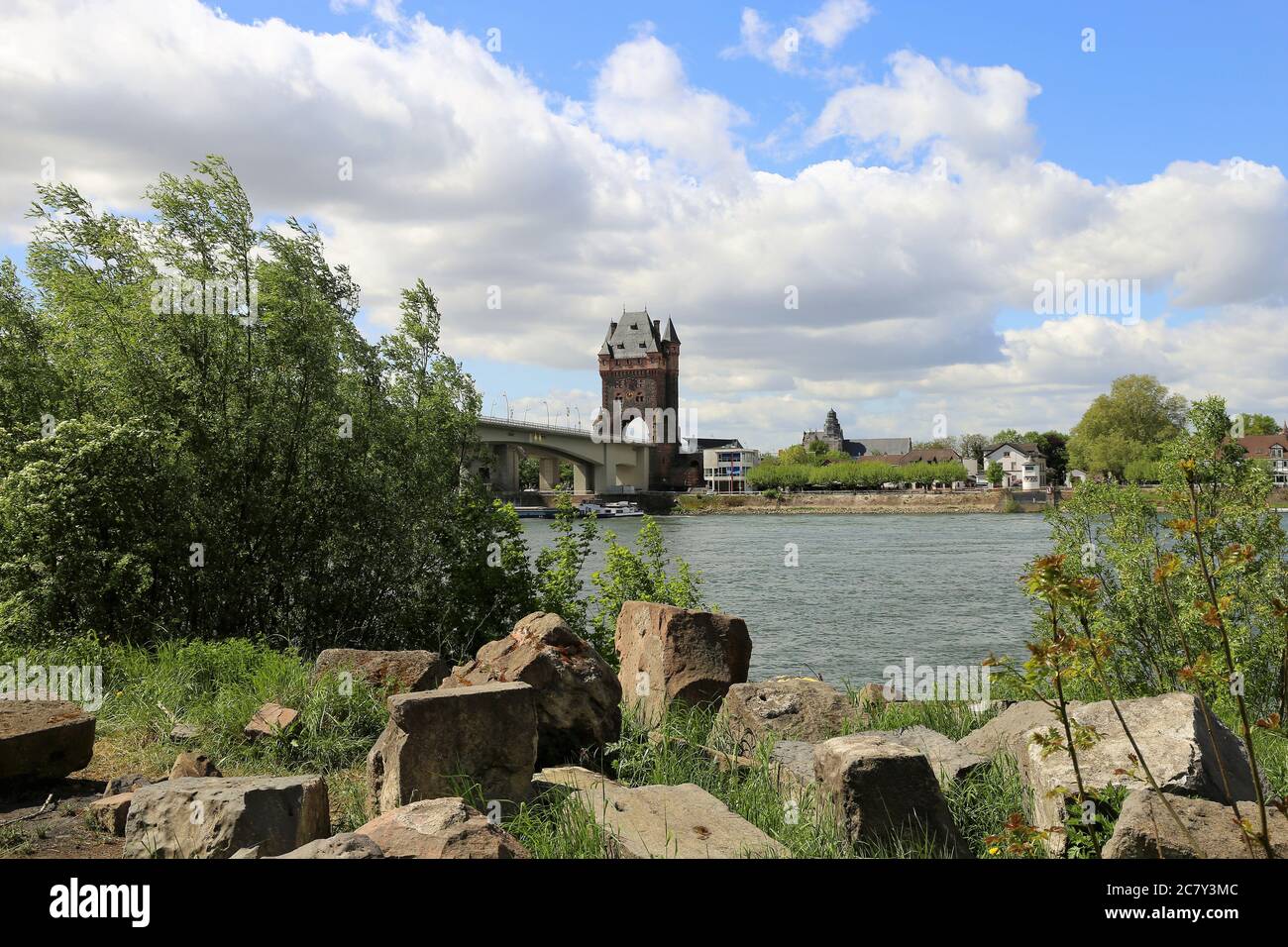Nibelungen bridge worms hi-res stock photography and images - Alamy