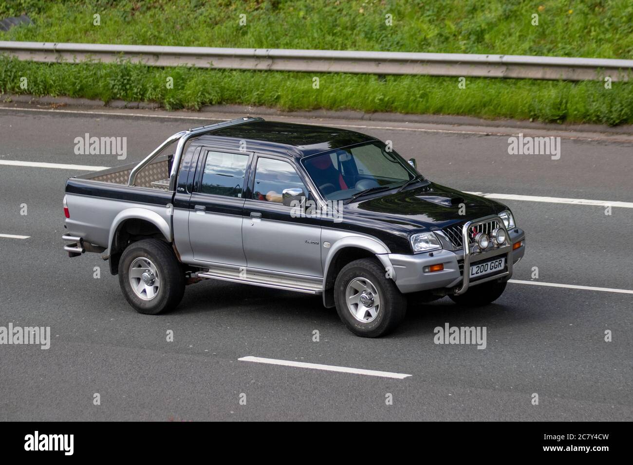 Mitsubishi l200 2 5td 4life 4wd hi-res stock photography and images - Alamy