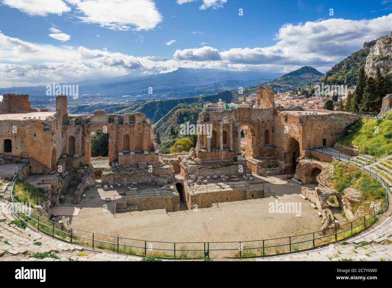 Taormina amphitheatre hi-res stock photography and images - Alamy