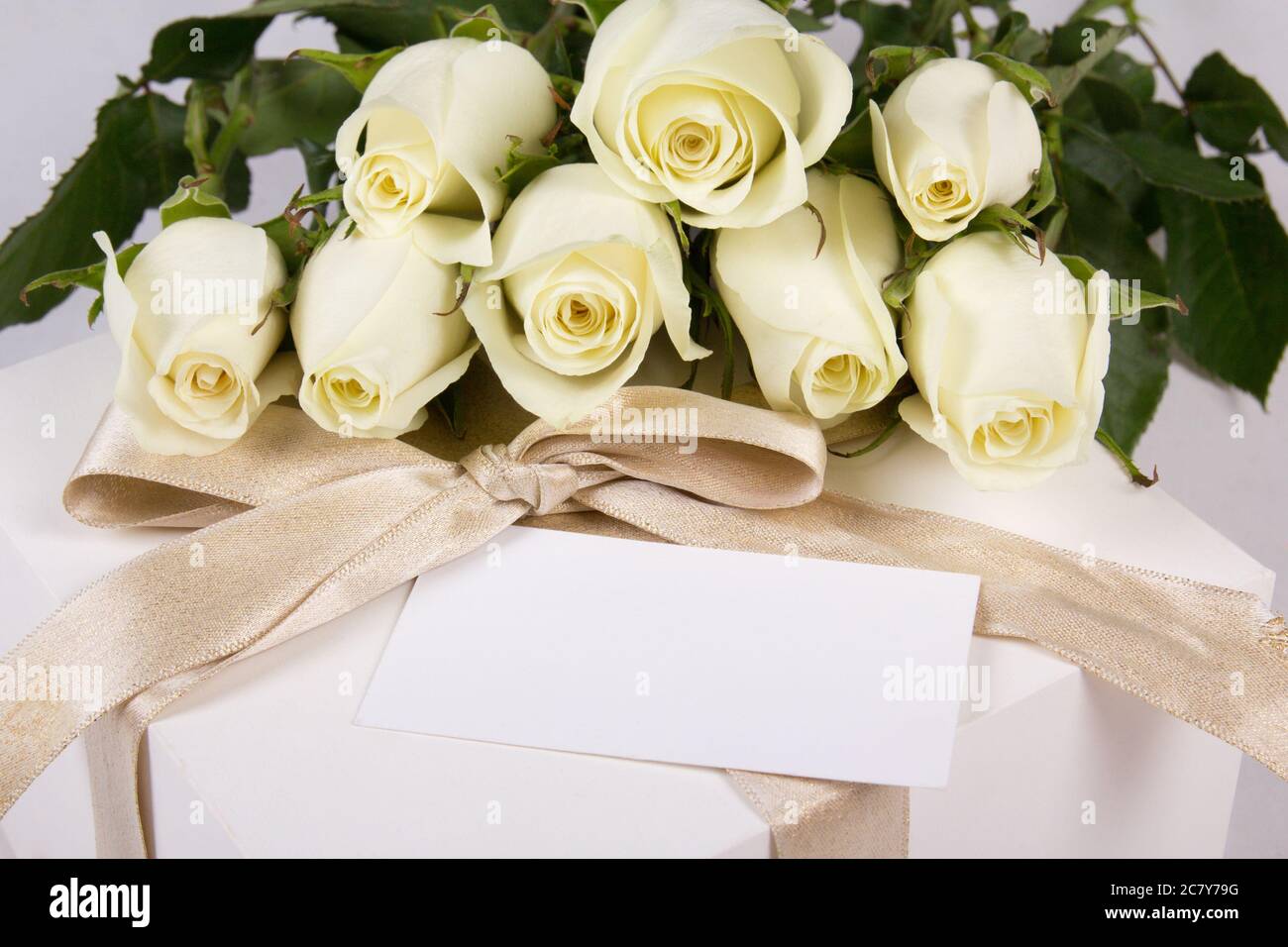 white roses, gift box and blank gift card for text Stock Photo - Alamy
