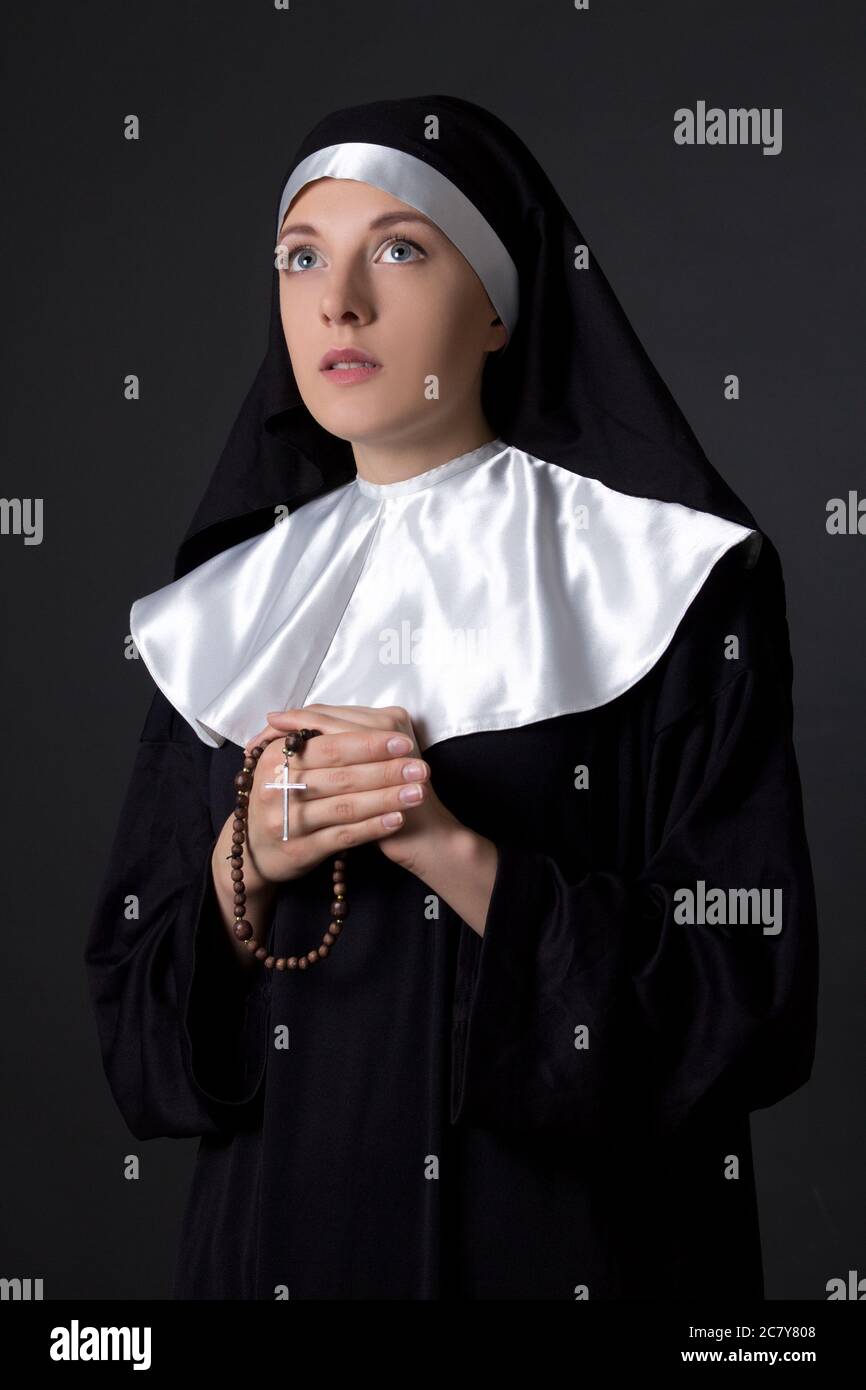 Nun praying with rosary hi-res stock photography and images - Alamy