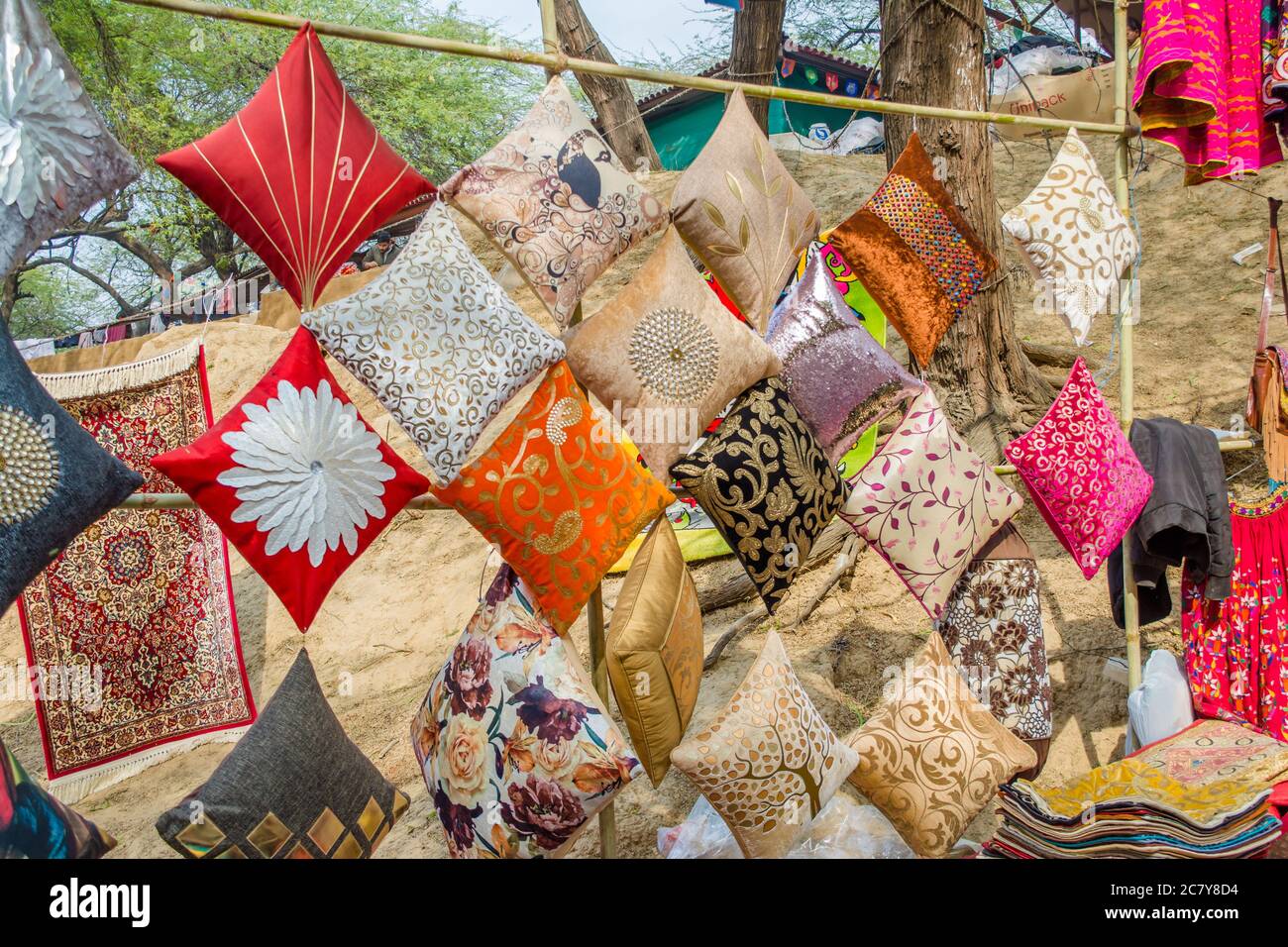 Hand embroidery india hi-res stock photography and images - Alamy