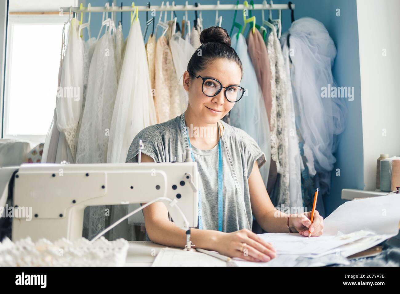 portrait of a dressmaker with a sewing machine Stock Photo - Alamy
