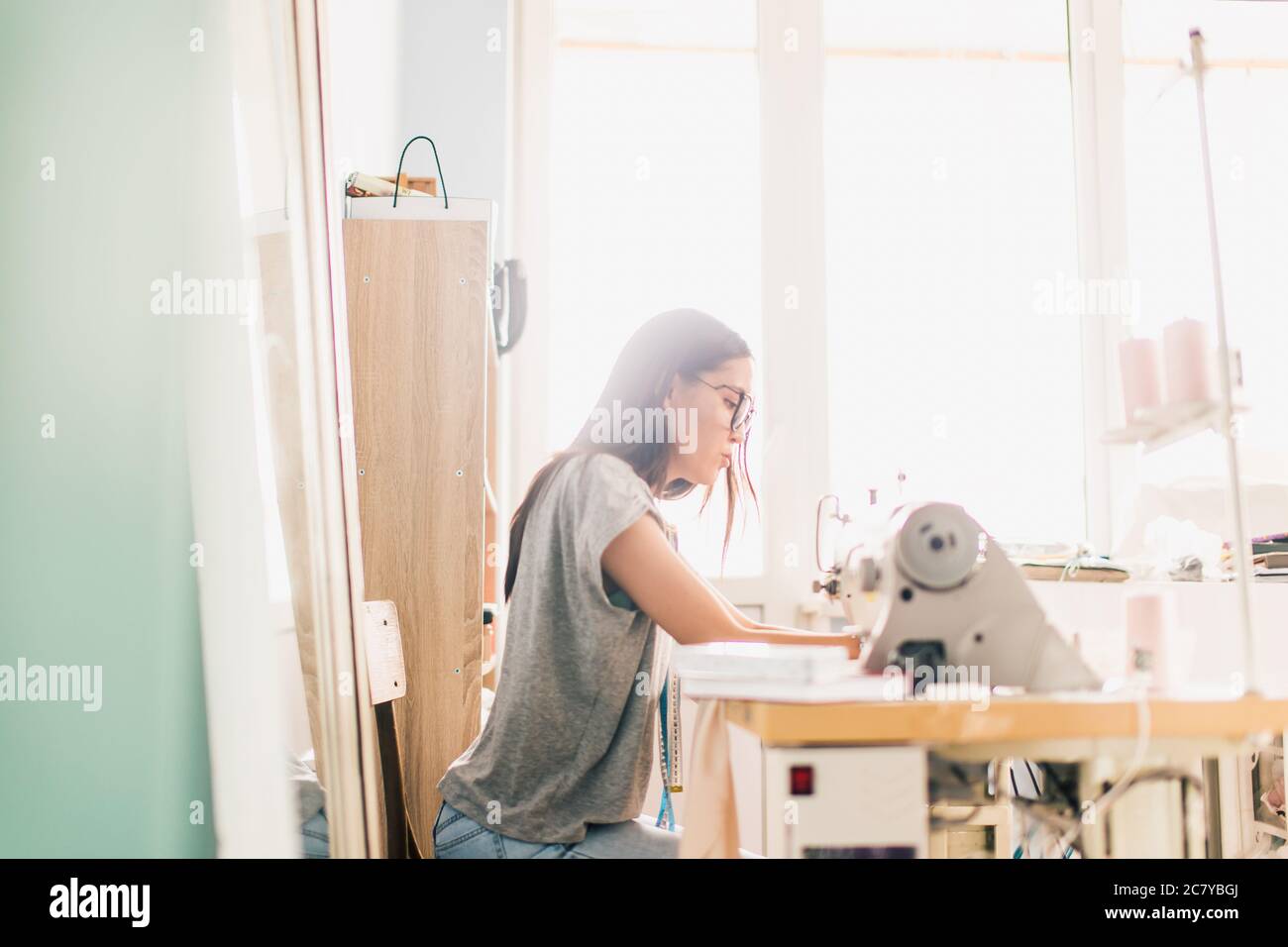 Girl background sewing machine hi-res stock photography and images - Alamy