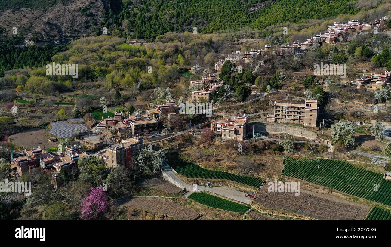 Chinas most round village hi-res stock photography and images - Alamy