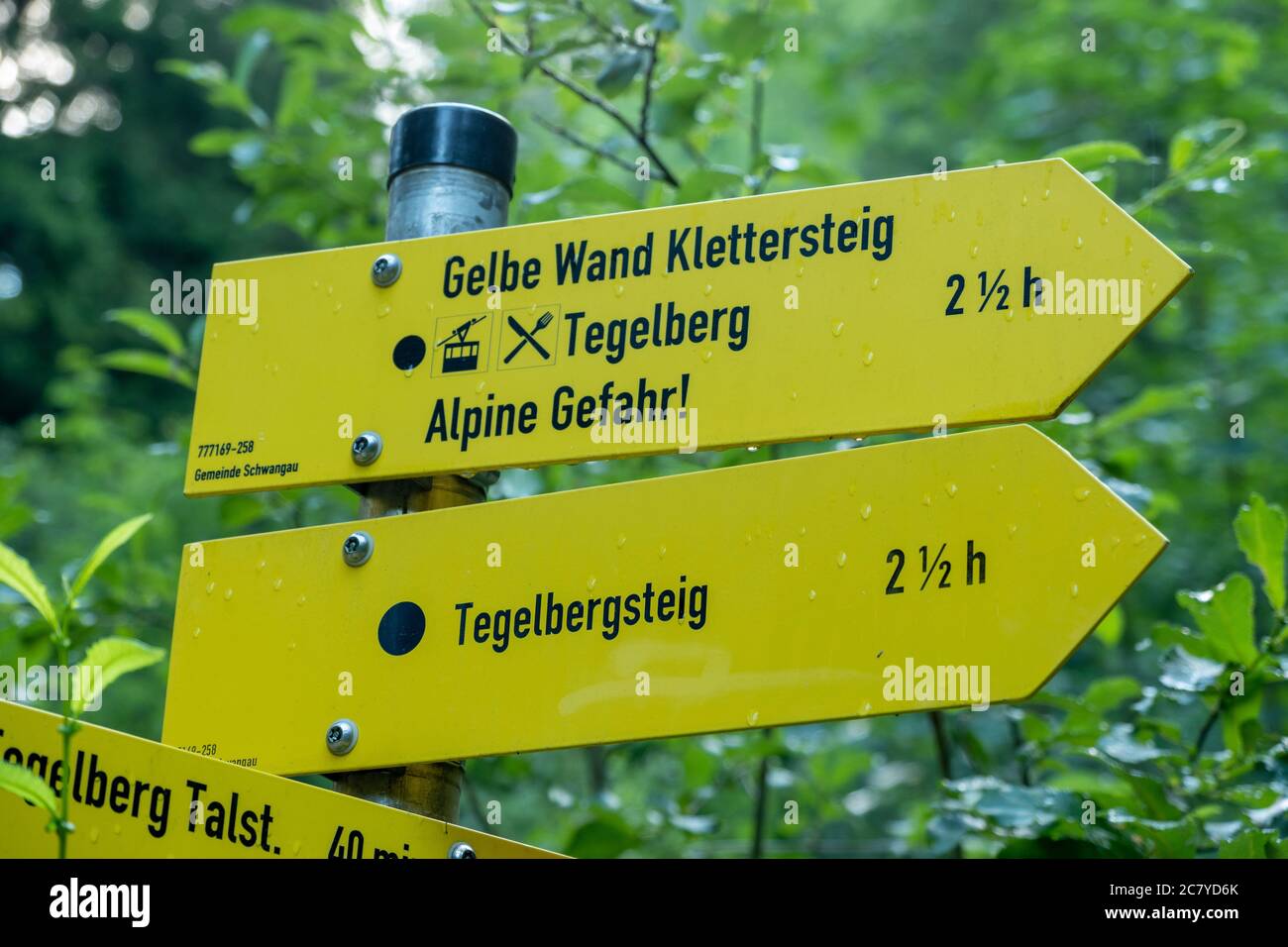 Trail sign towards Tegelbergsteig Stock Photo - Alamy