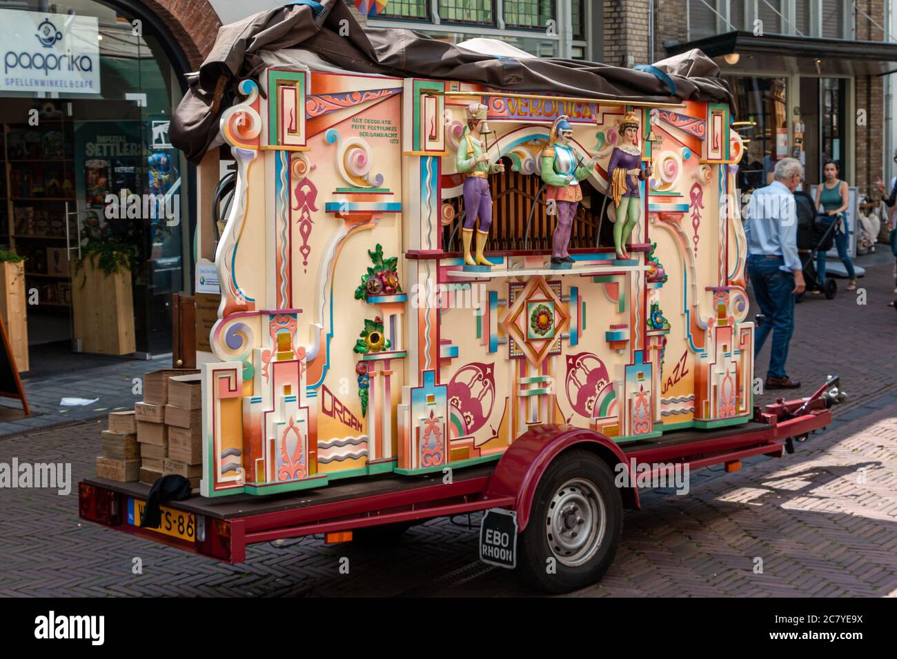 Barrel organ hi-res stock photography and images - Alamy