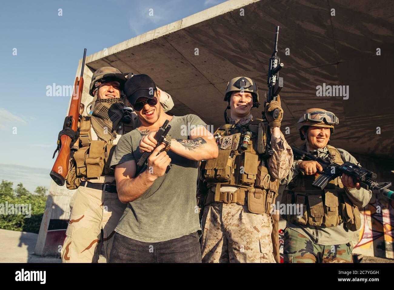Aiming army soldier standing holding rifle hi-res stock photography and ...