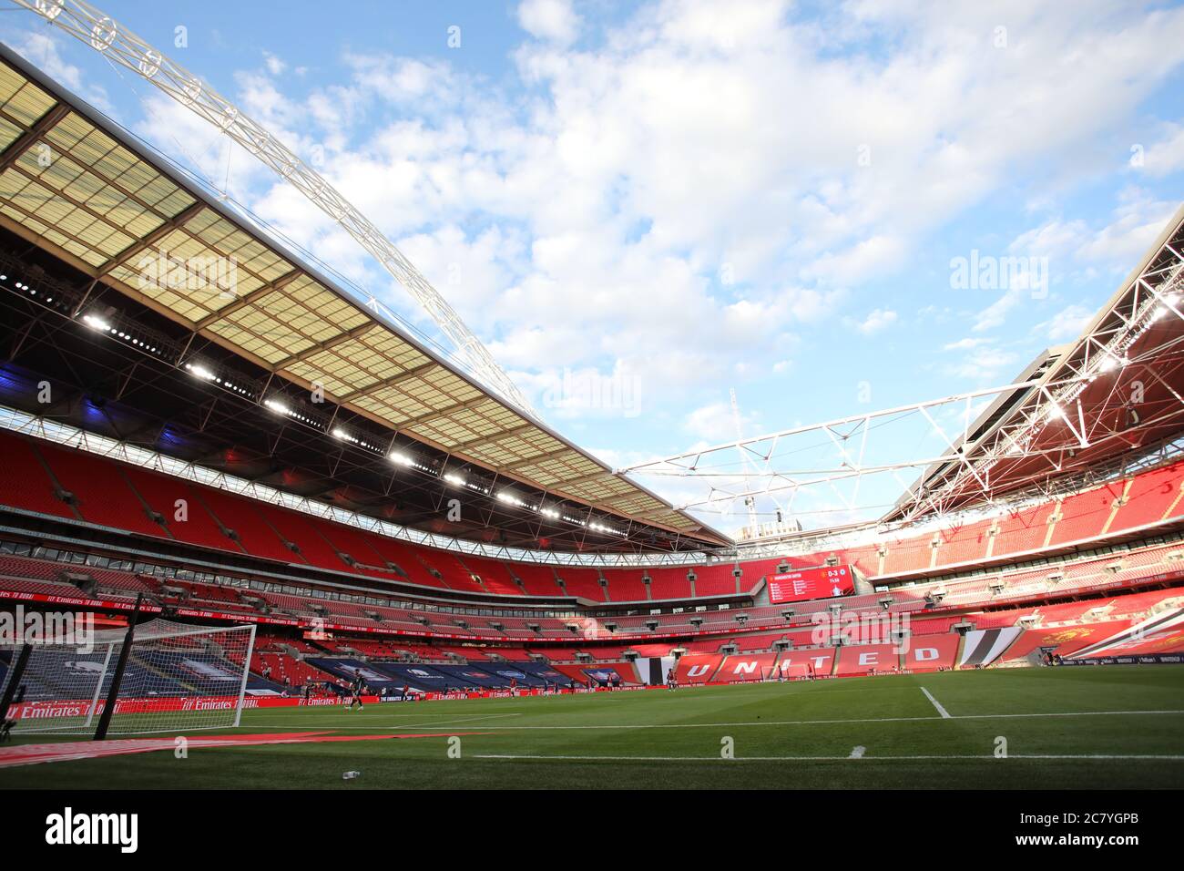 A view of the arch at wembley stadium hi-res stock photography and ...