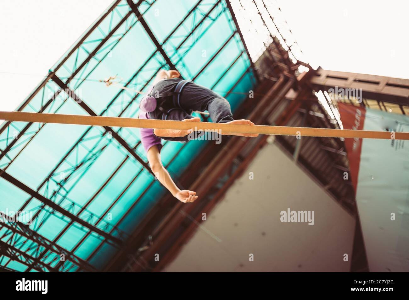 Slacklining silhouette hi-res stock photography and images - Alamy