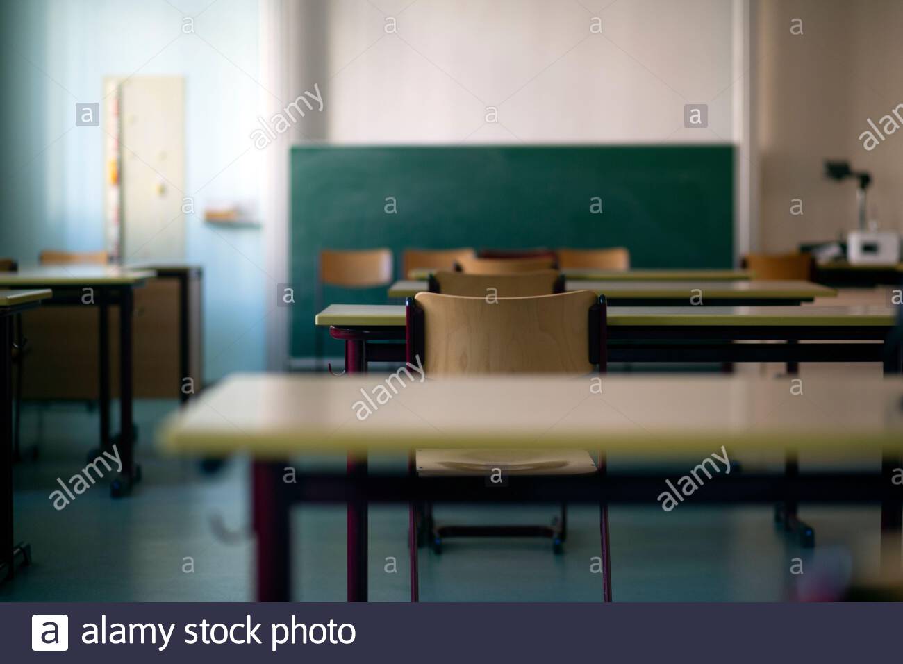Empty school classroom secondary hi-res stock photography and images ...