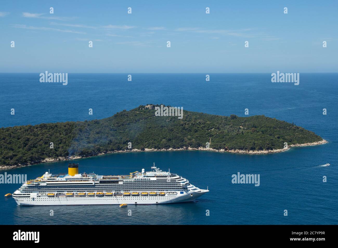 big cruise ship and island in the sea Stock Photo - Alamy