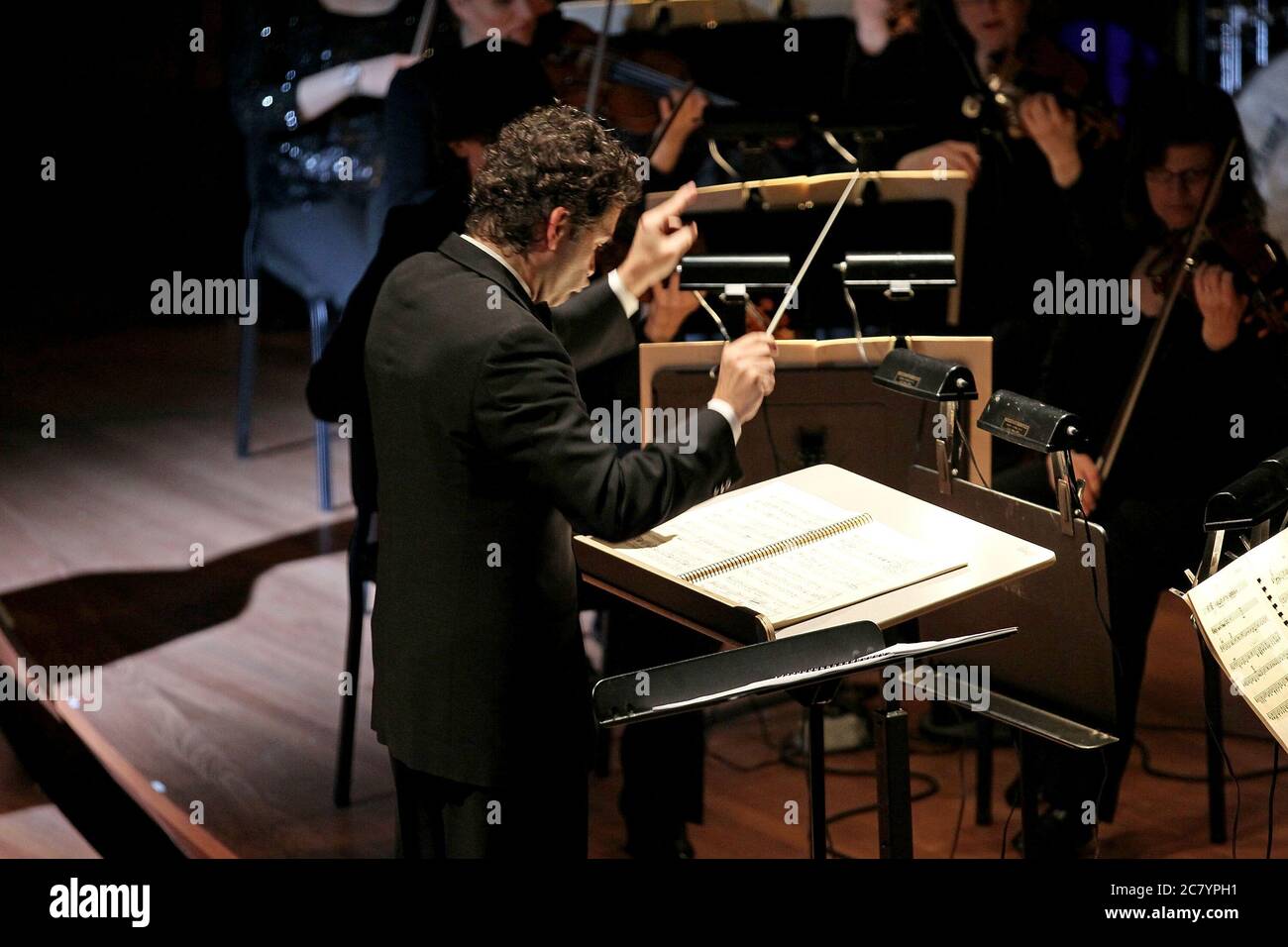 New York, NY, USA. 25 January, 2011. Conductor, James Bagwell, conducts ...