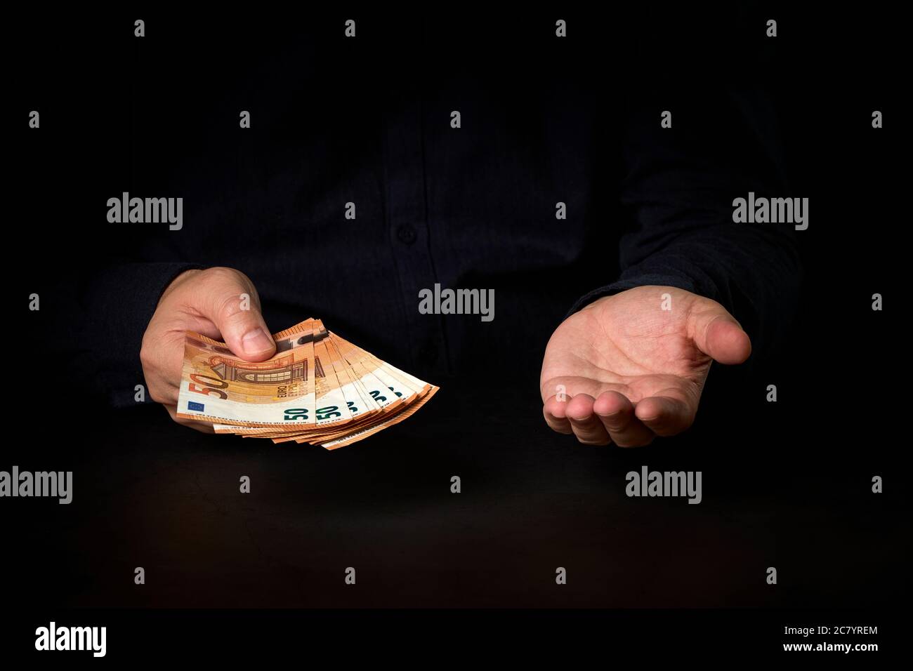 Handing over change hi-res stock photography and images - Alamy