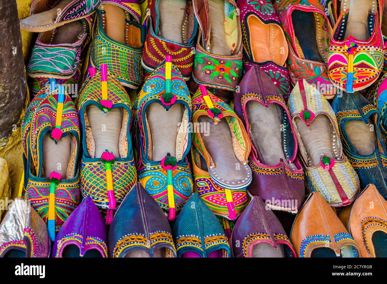 Handmade Punjabi Jutti from Surajkund handicraft fair Stock Photo - Alamy