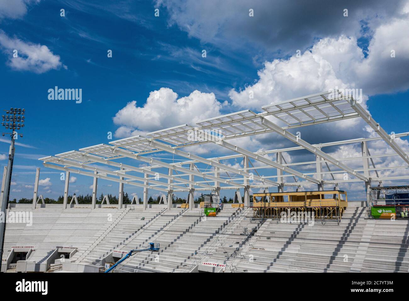 Karlsruhe, Deutschland. 14th Sep, 2017. View of the roof and the roof ...
