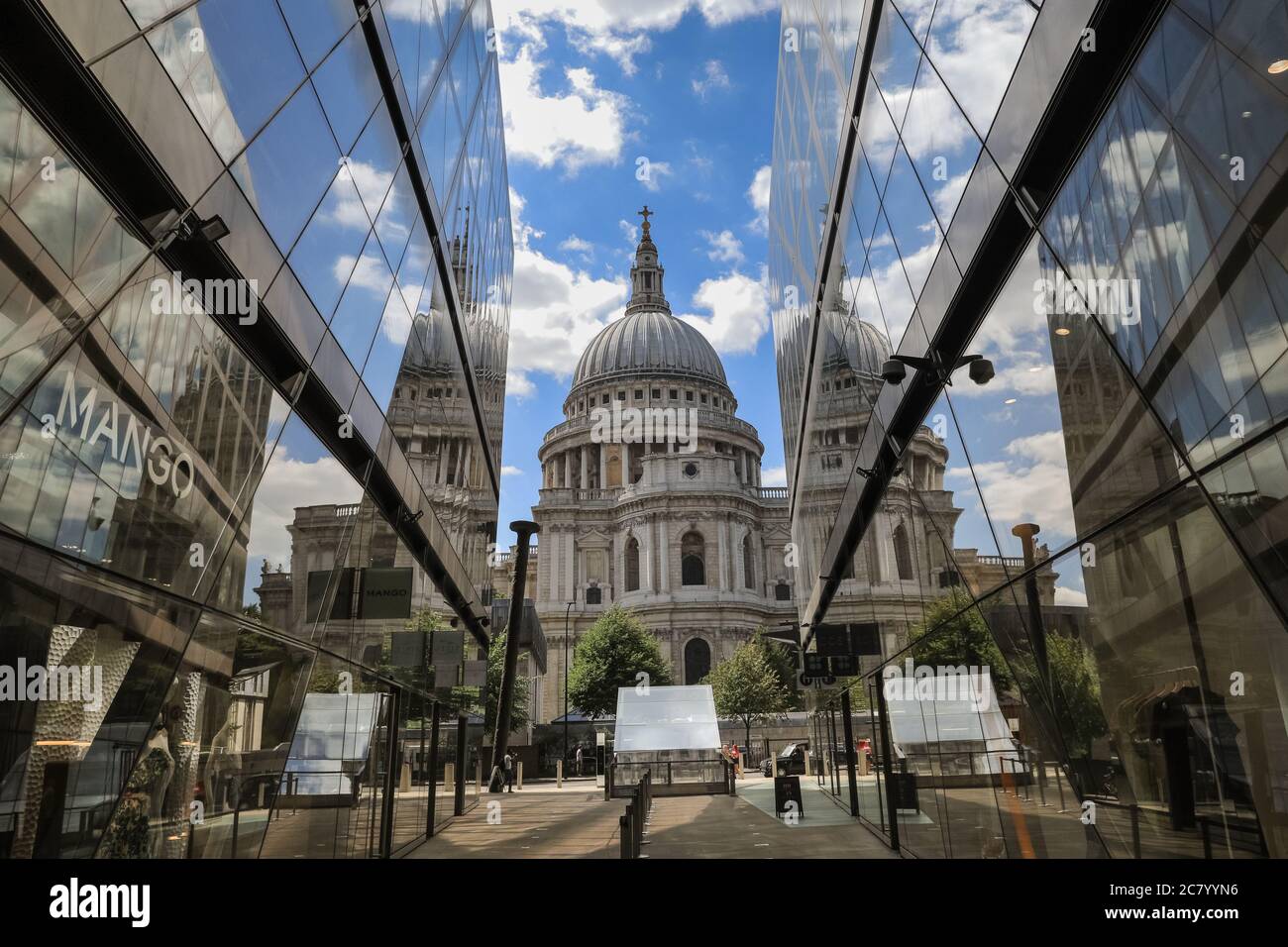 View of St Paul's Cathedral and reflections from One New Change, City ...