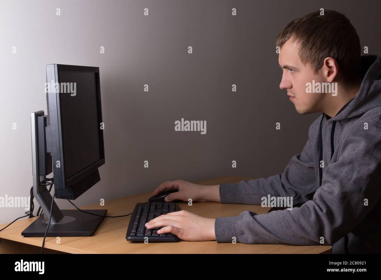 Man using a black mouse hi-res stock photography and images - Alamy