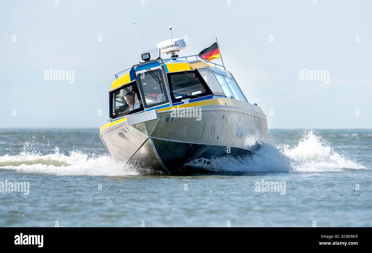 Shallow draught hi-res stock photography and images - Alamy