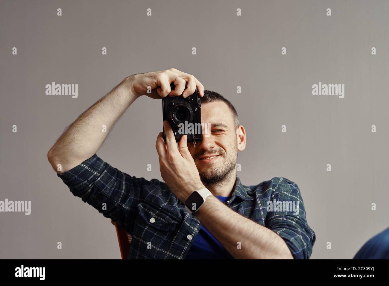 Person taking photo camera facing hi-res stock photography and images ...