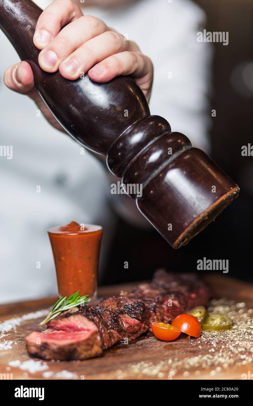 Sprinkling spices hi-res stock photography and images - Alamy