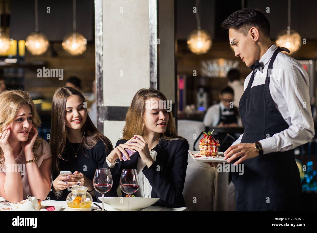 Formal meal restaurant waiter hi-res stock photography and images - Alamy
