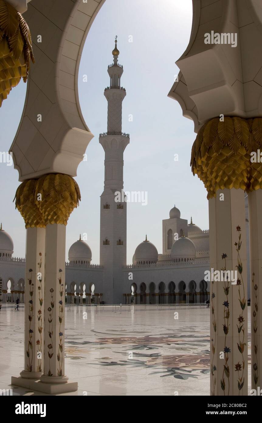 Sheikh zayed grand mosque flower hi-res stock photography and images ...