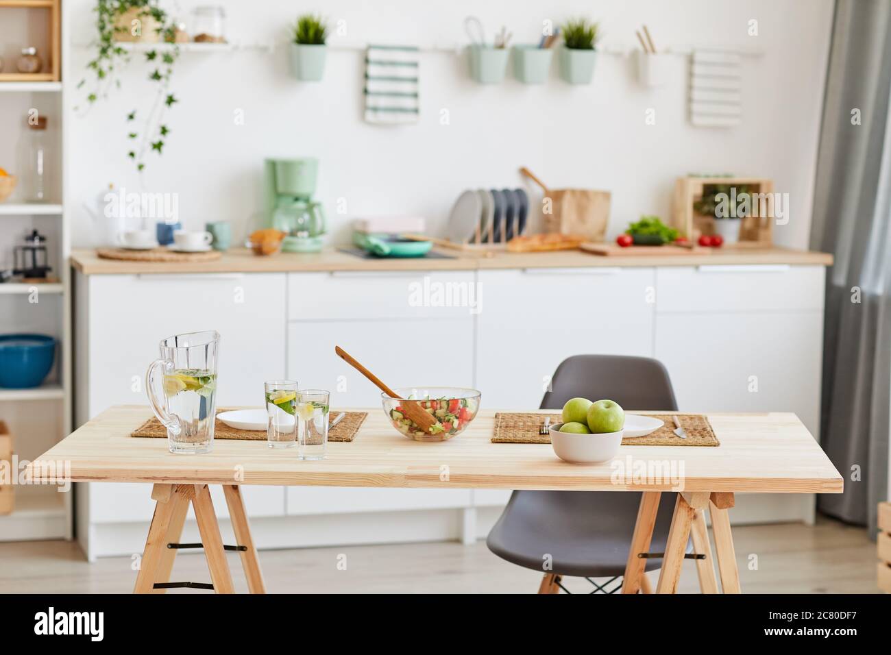 School lunch room table hi-res stock photography and images - Alamy
