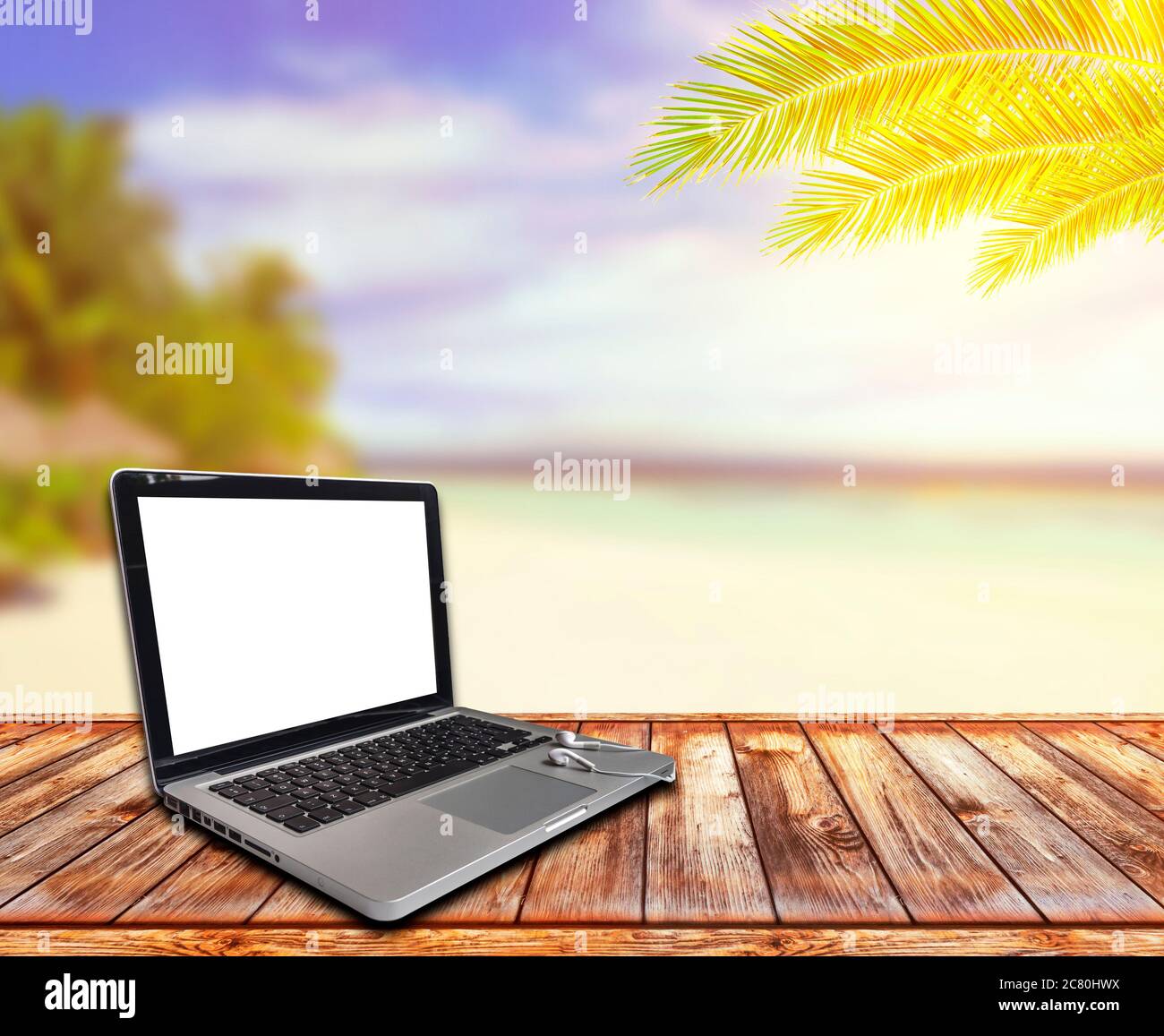 Laptop screen on beach hi-res stock photography and images - Alamy