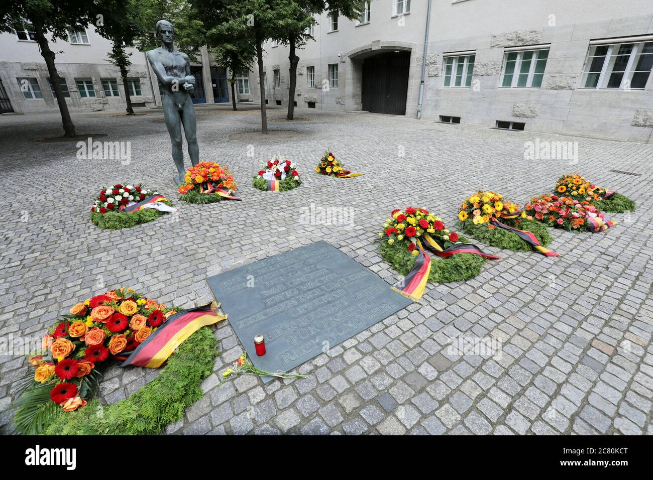 Berlin, Germany. 20th July, 2020. Numerous wreaths and flower ...