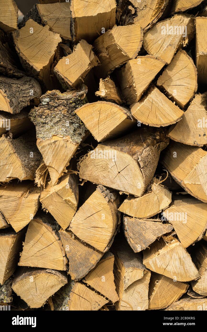 Vertical shot firewood stack hi-res stock photography and images - Alamy