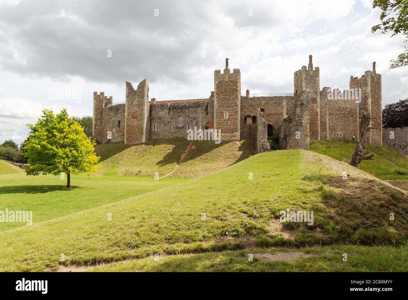 Castle walls and dry moat hi-res stock photography and images - Alamy
